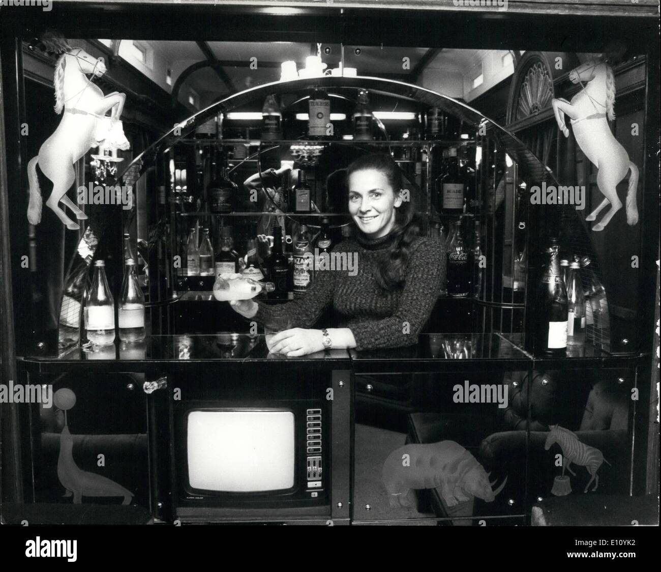 Oct. 10, 1974 - Circus queen has caravan with a stately home look ...