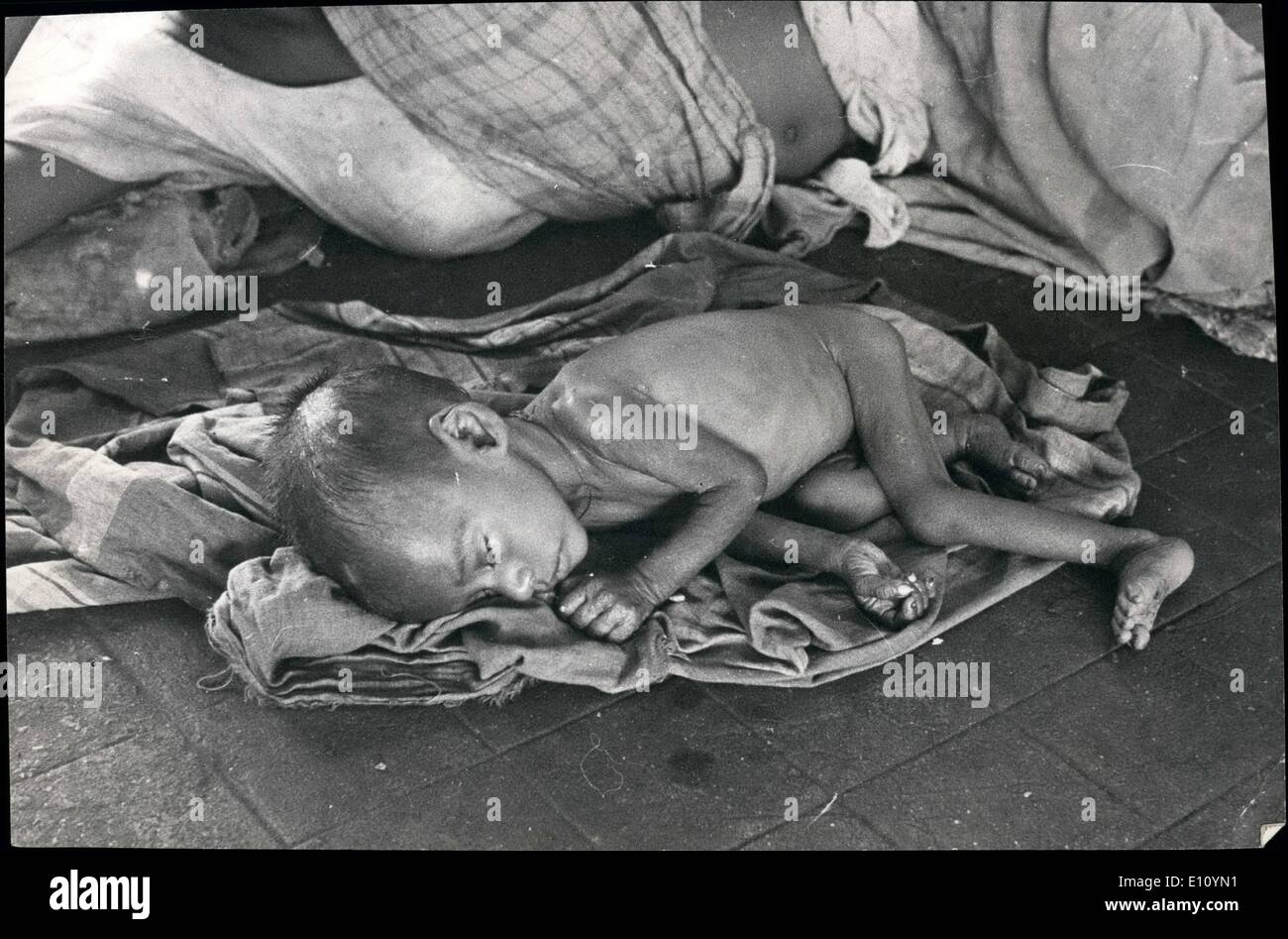 Starving child hi-res stock photography and images - Alamy