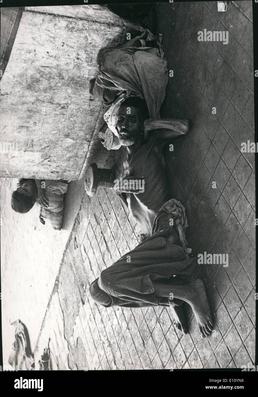 Poor life hi-res stock photography and images - Alamy