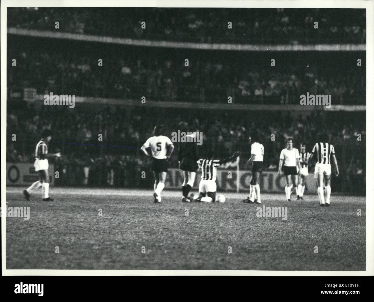 Oct. 10, 1974 - Pele/ Despedida Santos x Poule Preta Stock Photo - Alamy