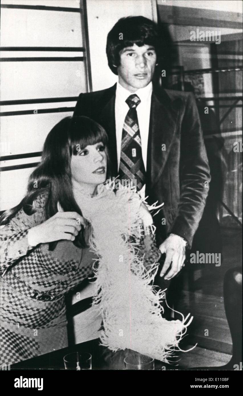 Nov. 11, 1974 - Middleweight World Champion Carlos Monzon of Argentina ...