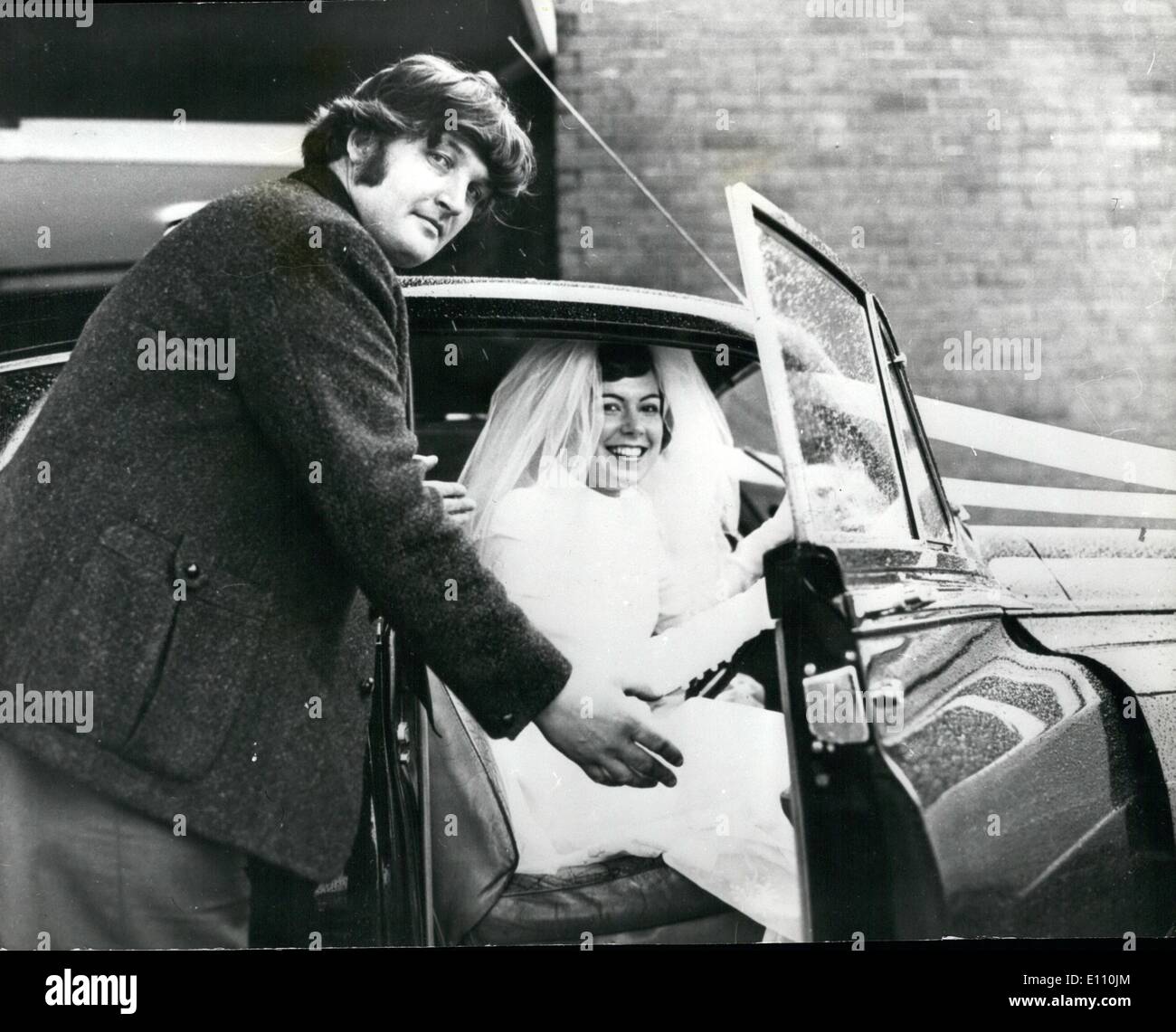 Old bride hi-res stock photography and images - Alamy