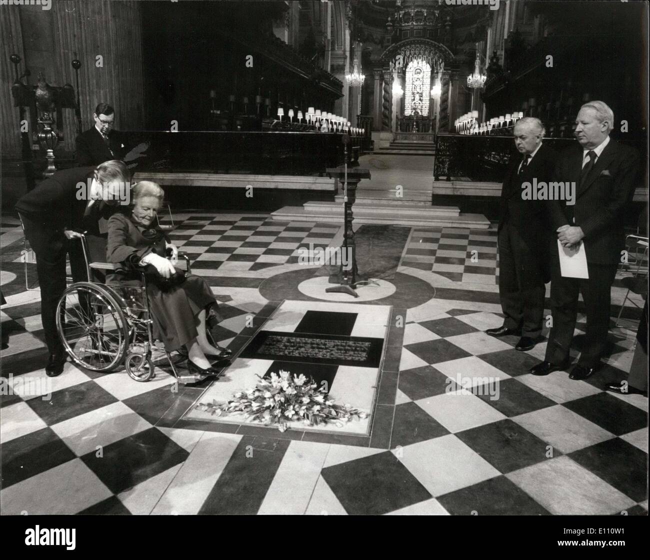 Churchill memorial tablet in st pauls cathedral hi-res stock ...