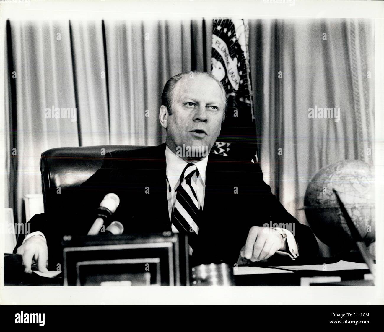 Apr. 03, 1975 - Washington D.C.: President Ford in oval office ...
