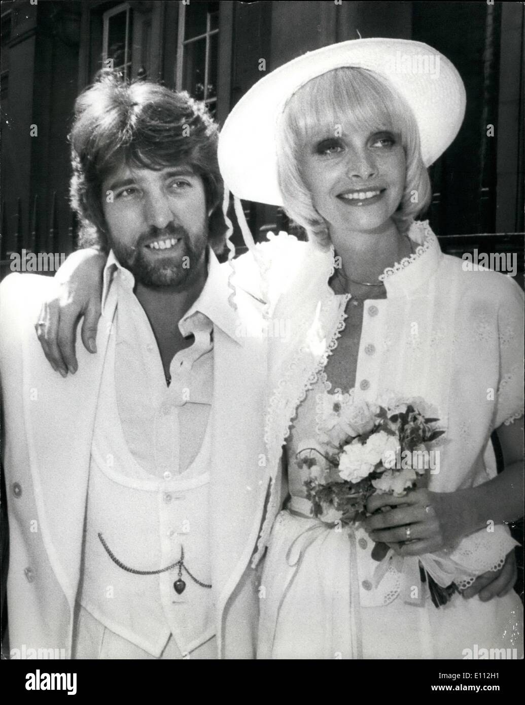 Jun. 06, 1975 - Justin De Villeneuve weds American deMol Jan Ward in ...