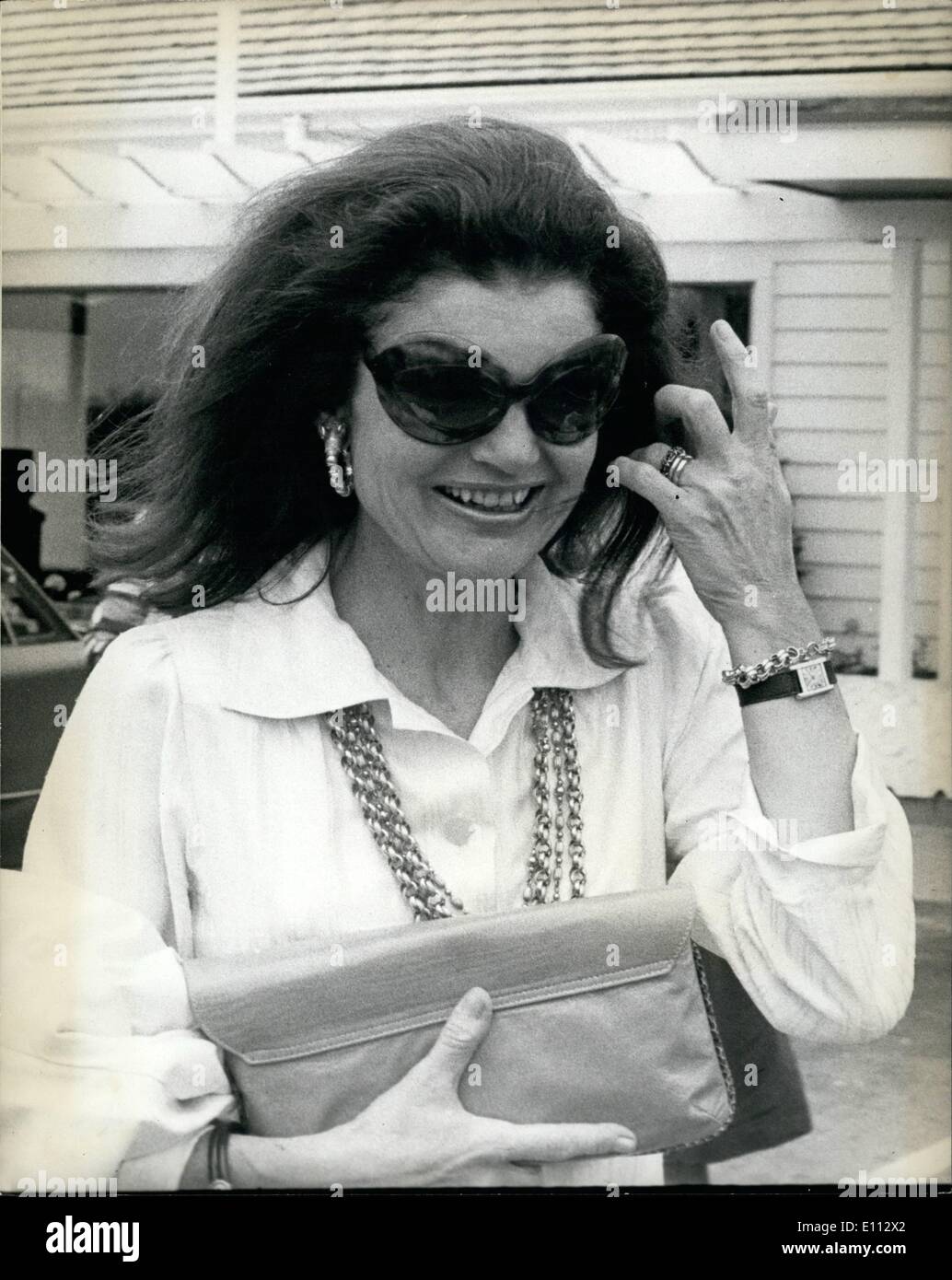 Jun 06 1975 jackie onassis hi-res stock photography and images - Alamy