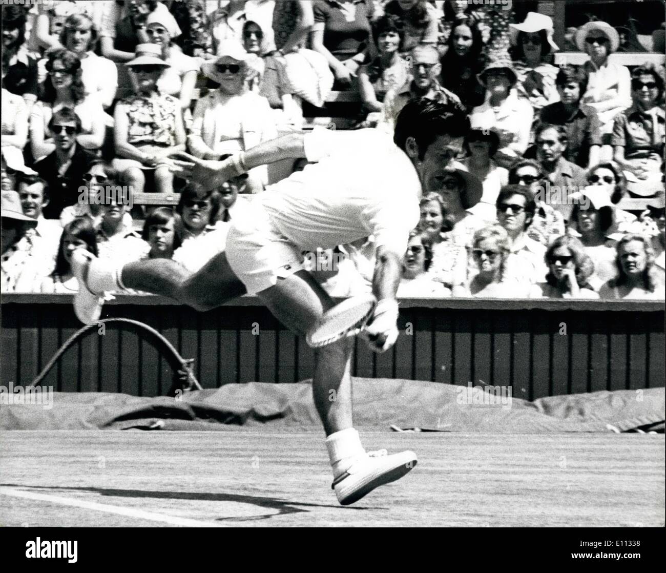 Jun 06 1975 wimbledon tennis hi-res stock photography and images - Alamy