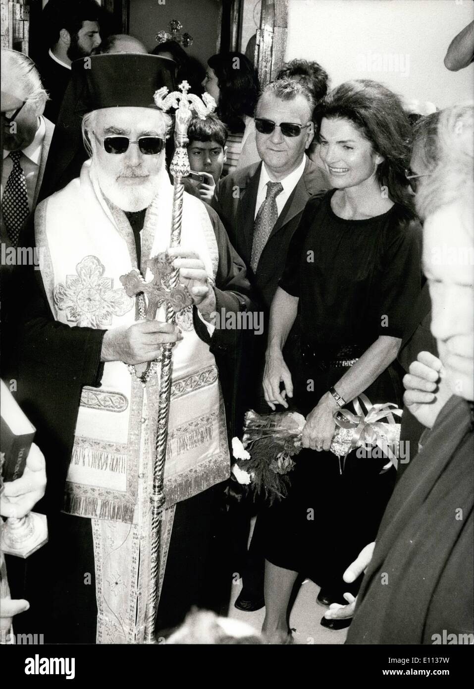 1975 jacqueline onassis hi-res stock photography and images - Alamy