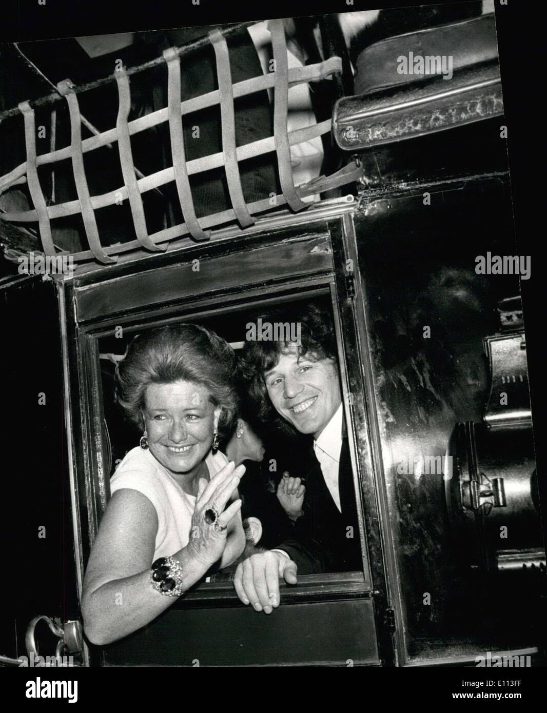 A singer at the bedford music hall hi-res stock photography and images ...