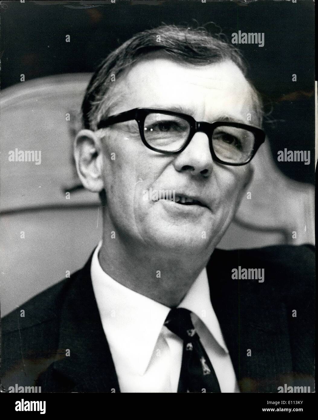 Oct. 10, 1975 - Sir Rodney Smith President of the Royal College of ...