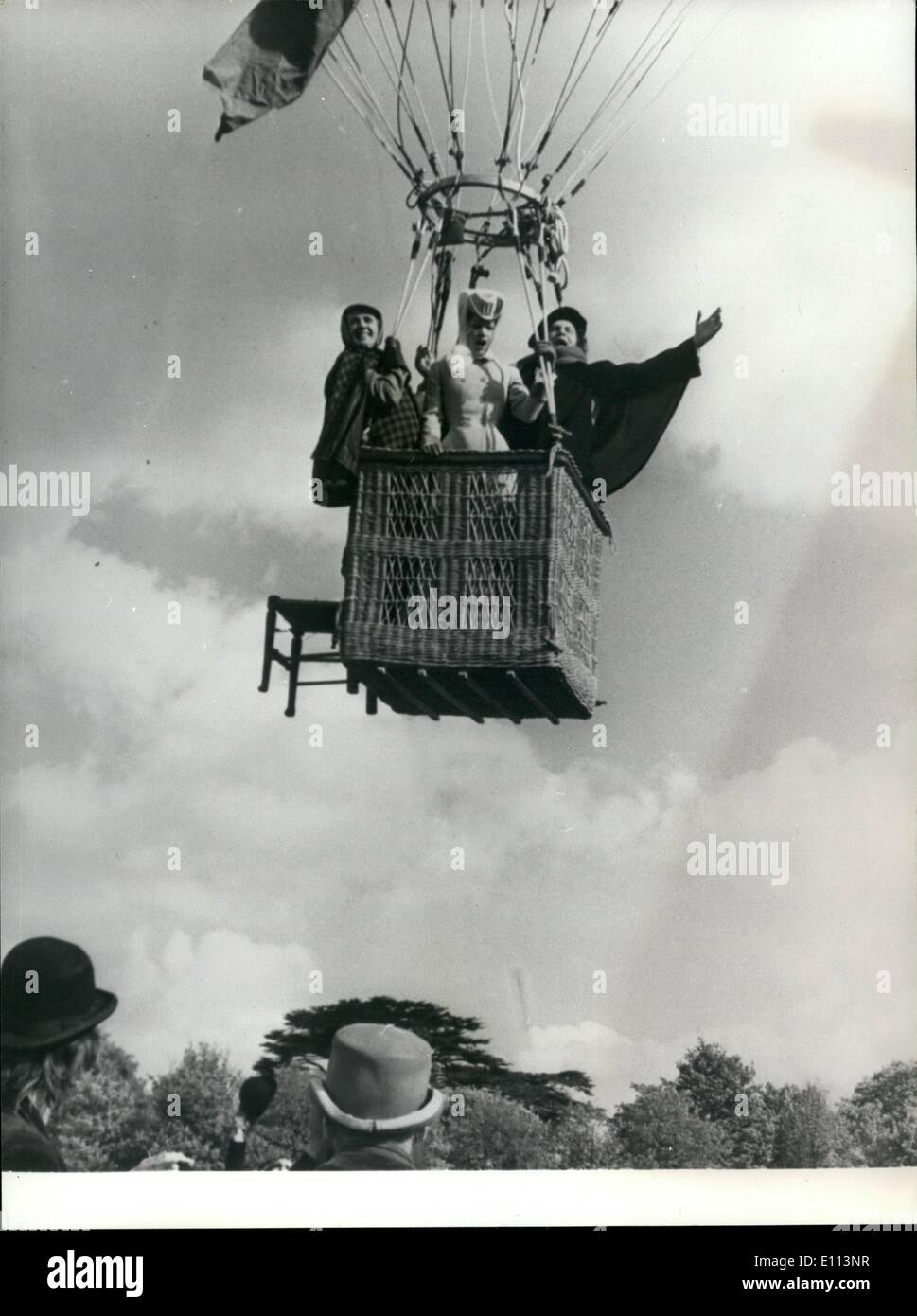 Actress sarah white hi-res stock photography and images - Alamy