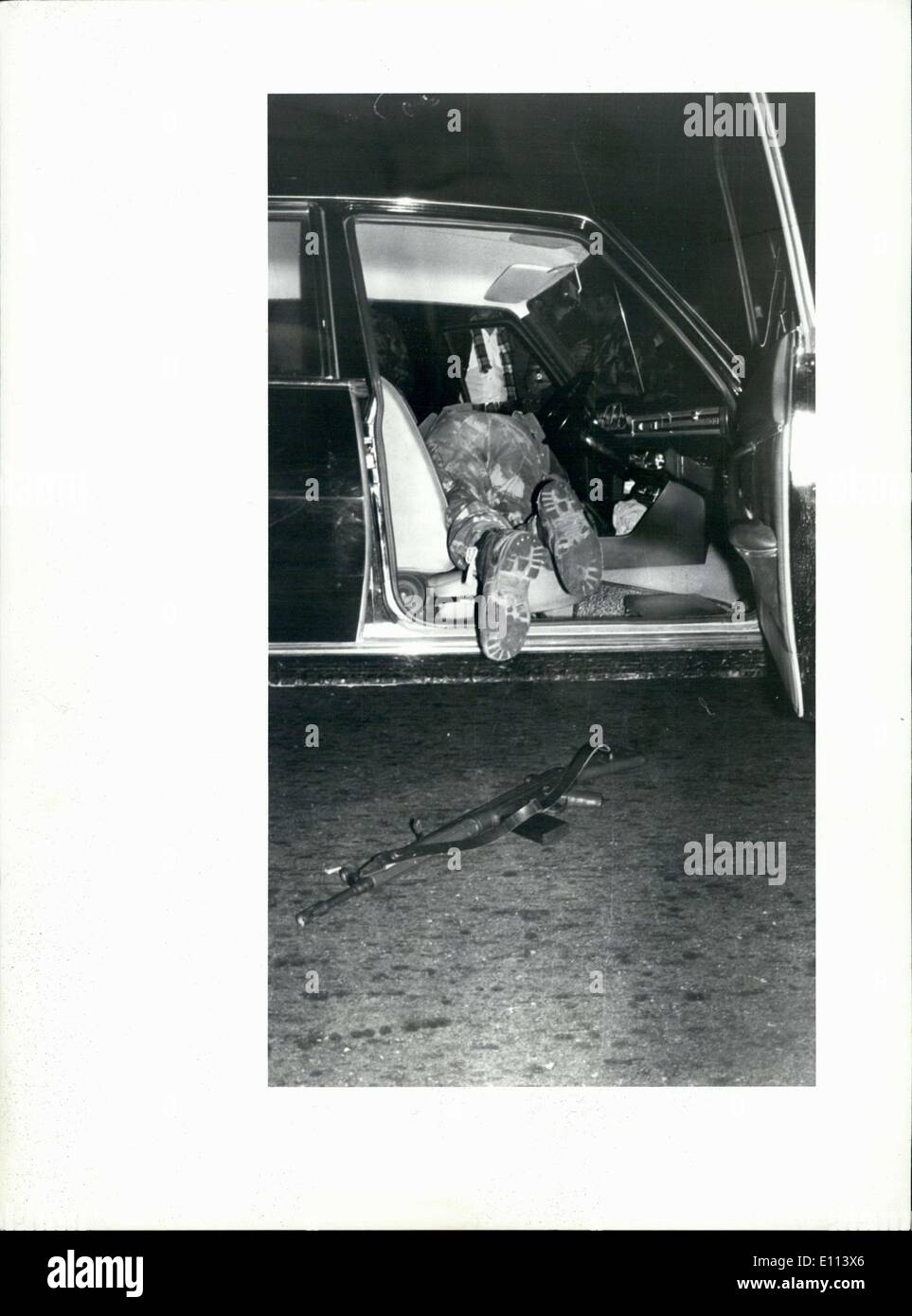 Jul. 20, 1975 - Soldiers Check Cars Along Checkpoint Stock Photo - Alamy