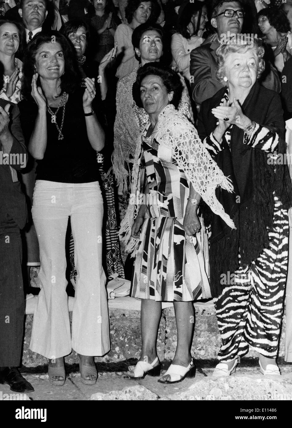 First Lady Jackie Kennedy Onassis at theater Stock Photo - Alamy