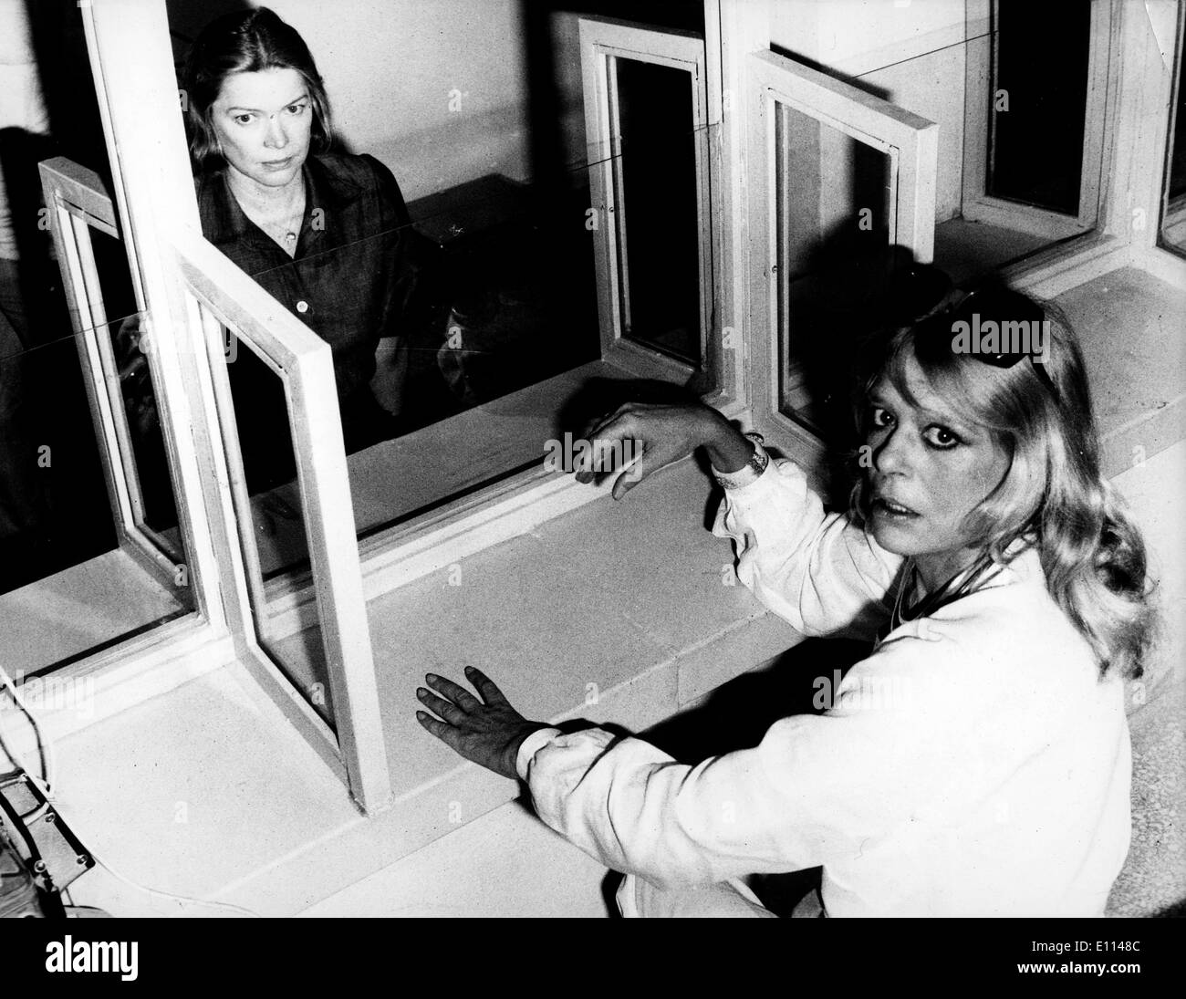 Aug 05, 1975 - London, England, United Kingdom - ELLEN BURSTYN (L ...