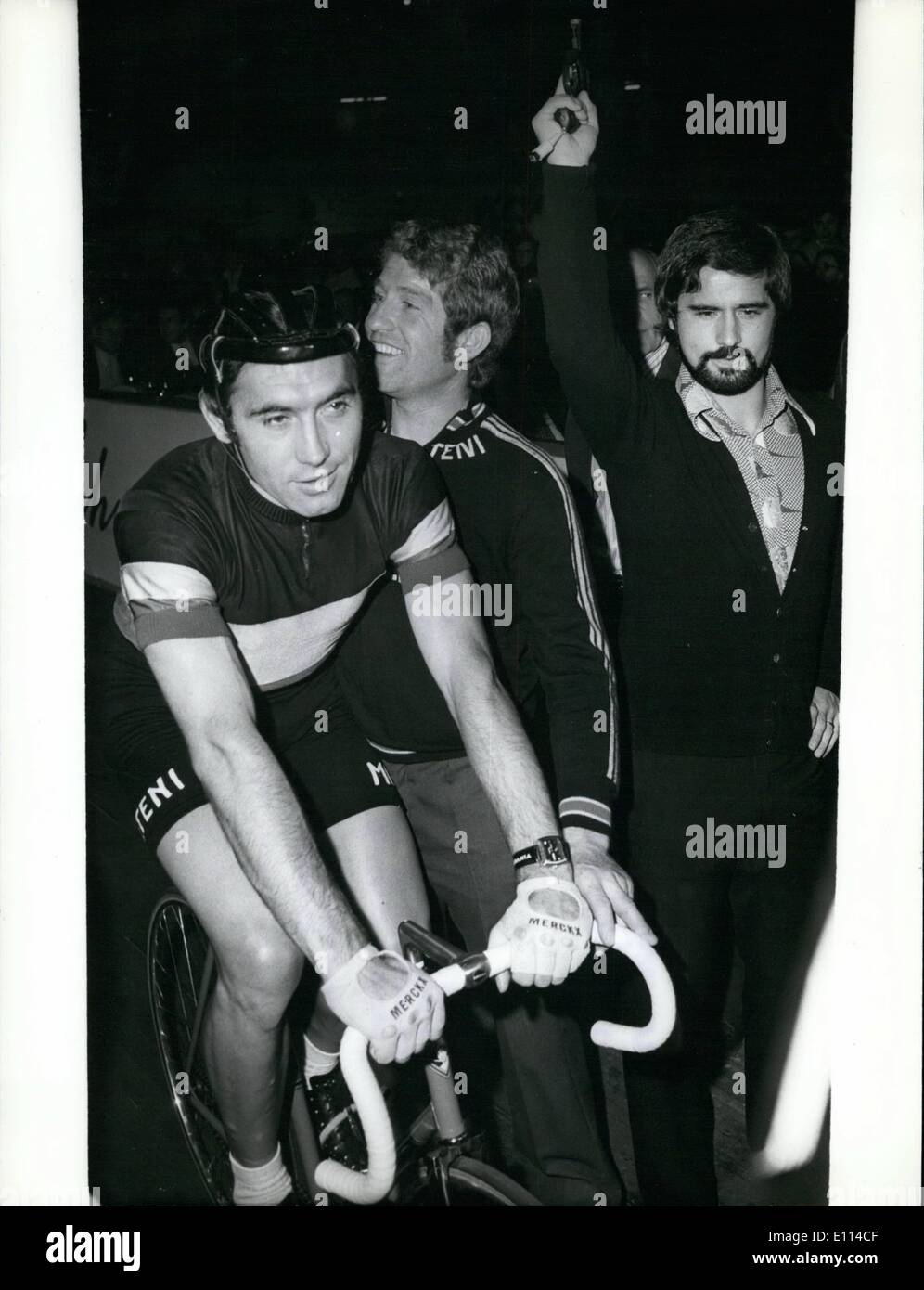 Six cycling days in hi-res stock photography and images - Alamy