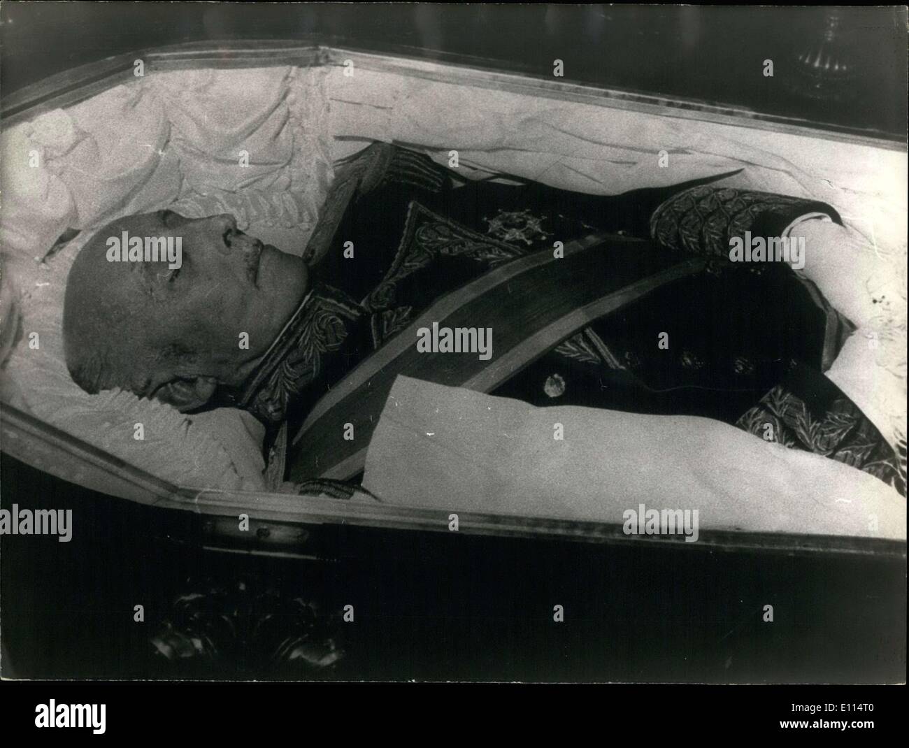 Nov. 23, 1975 - General Franco's Corpse On Display Pardo Palace Chapel ...