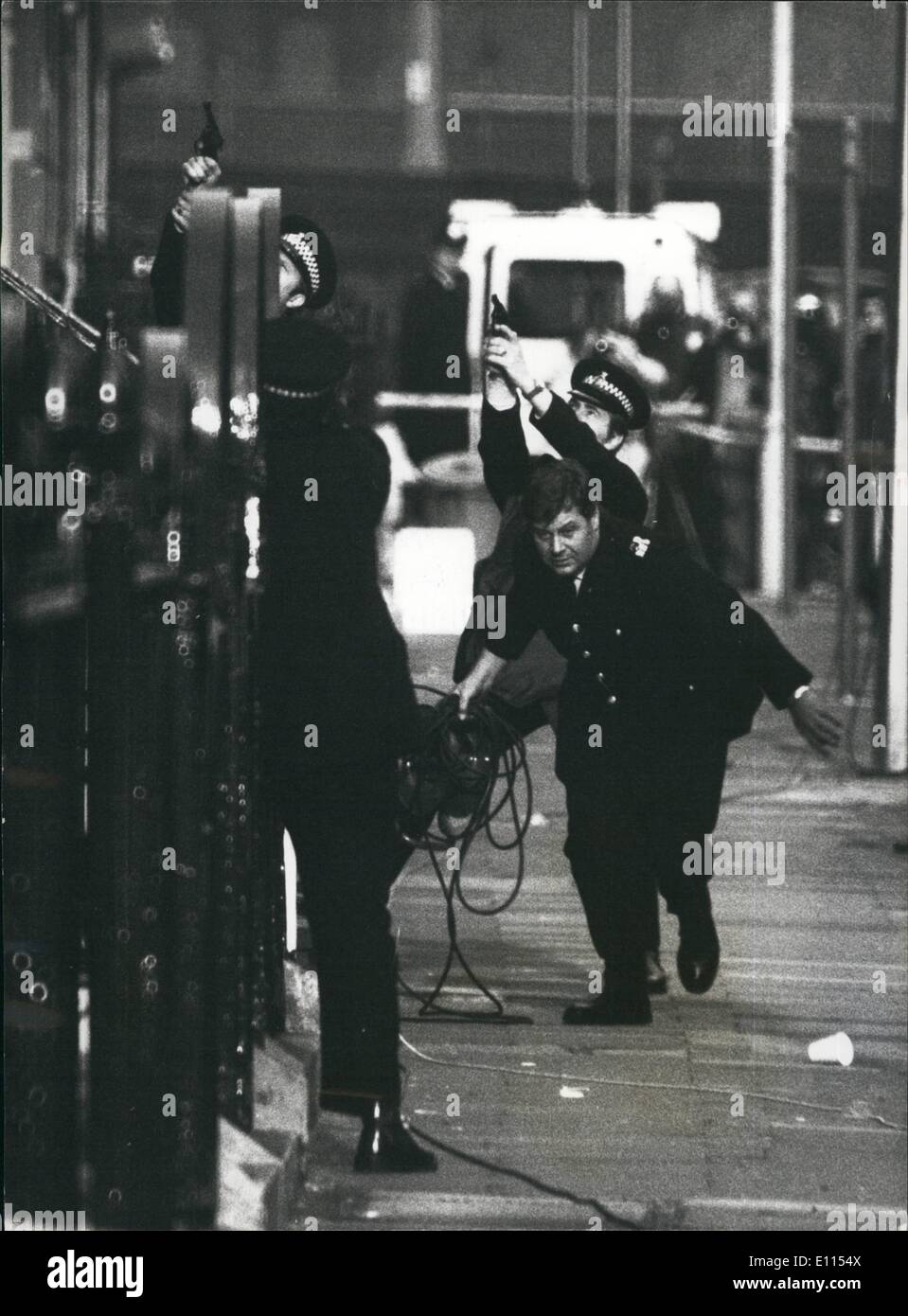 1975 london couple hi-res stock photography and images - Alamy