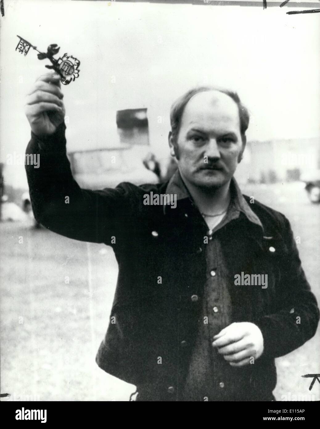 Ira bombing 1975 hi-res stock photography and images - Alamy