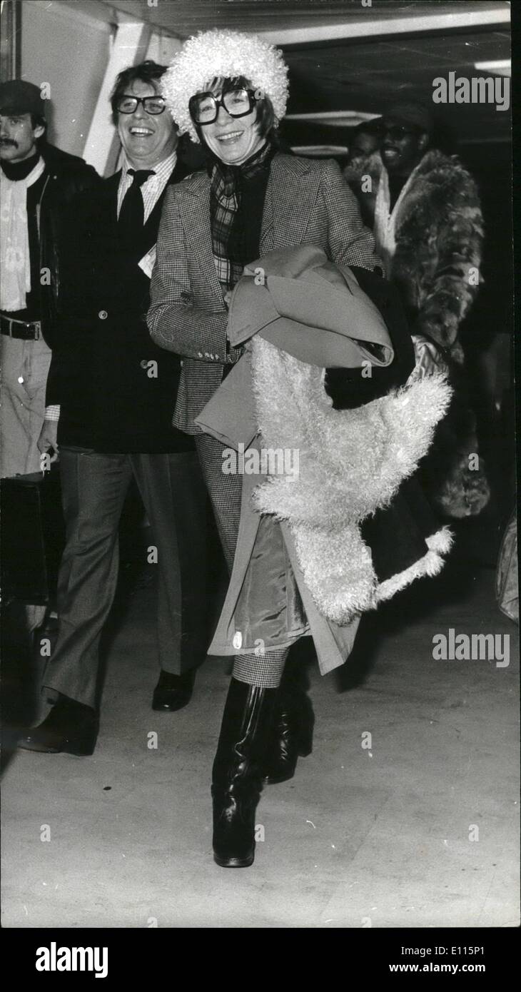 Revue dancer hi-res stock photography and images - Alamy