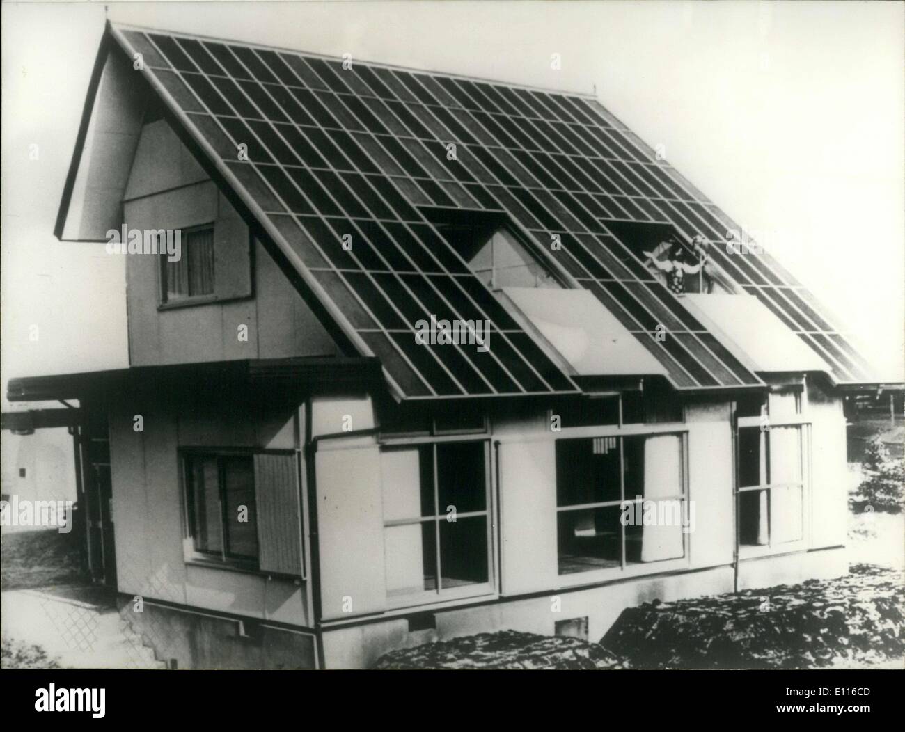 1976 japanese solar powered house hi-res stock photography and images ...