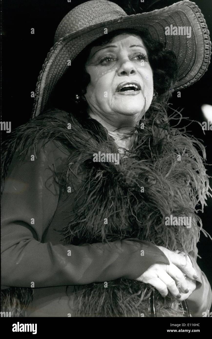 Singer lucienne boyer hi-res stock photography and images - Alamy
