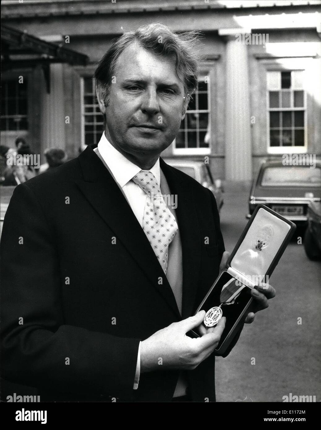 Received a knighthood from the queen at buckingham palace hi-res stock ...