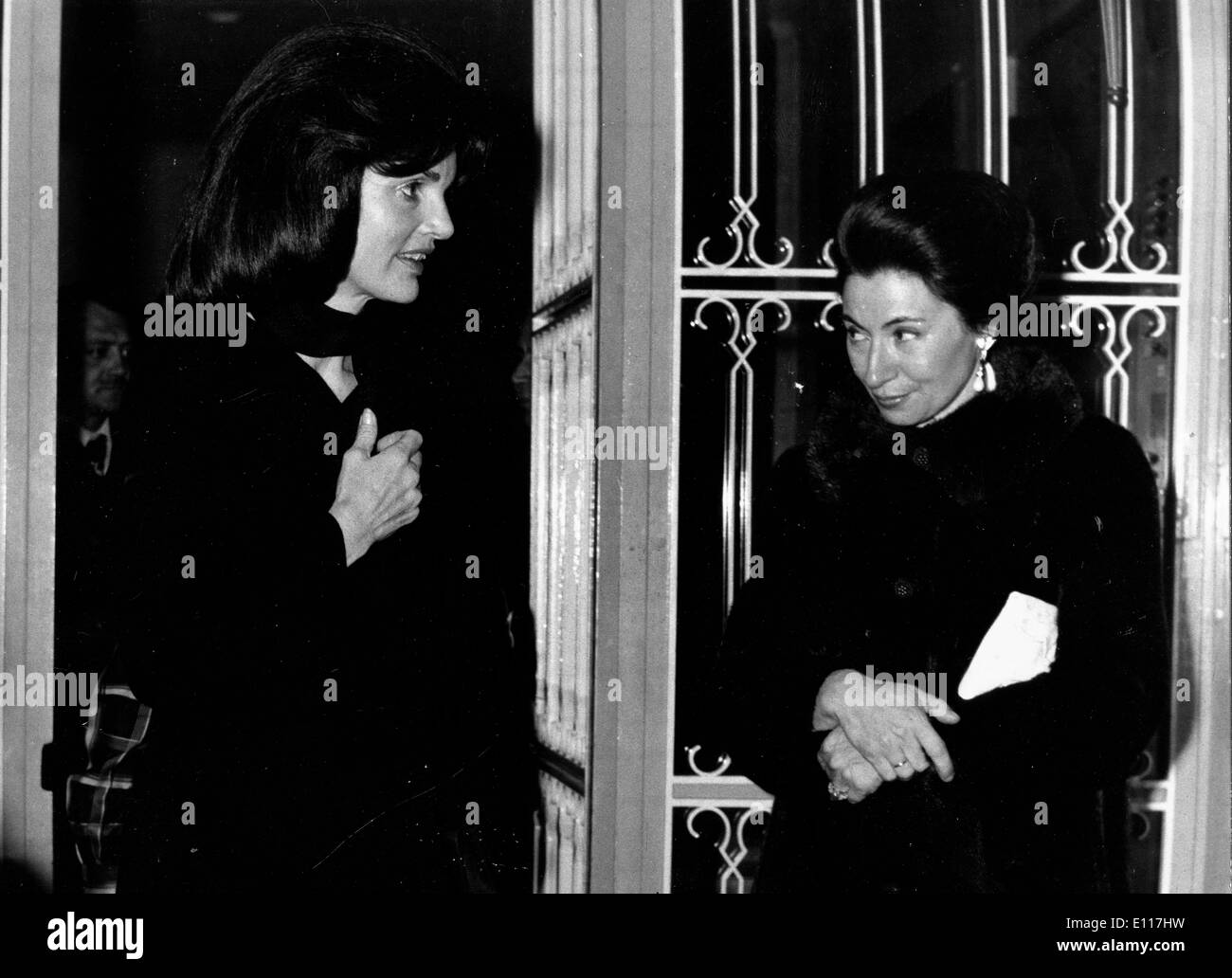 First Lady Jackie Kennedy Onassis with friend Stock Photo - Alamy
