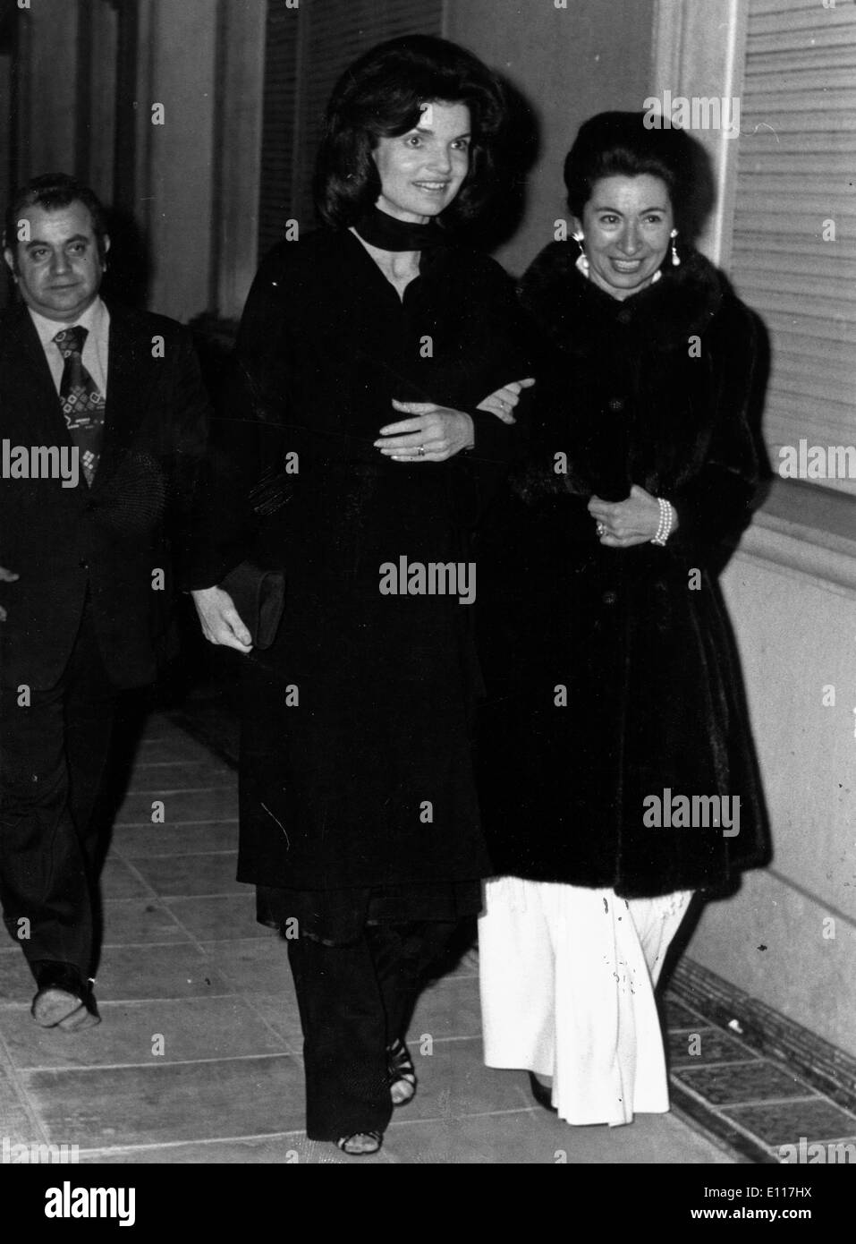 First Lady Jackie Kennedy Onassis with friend Stock Photo - Alamy