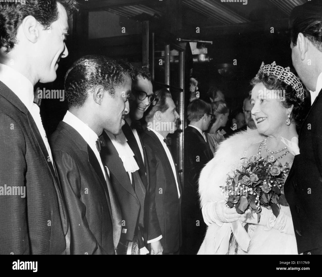The Queen Mother Elizabeth Bowes-Lyon meets Sammy Davis Jr Stock Photo ...