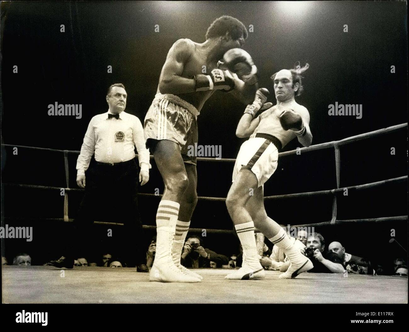 Mar. 29, 1976 - Valdes won in the 4th round and kept his World Champion title. The match was ...