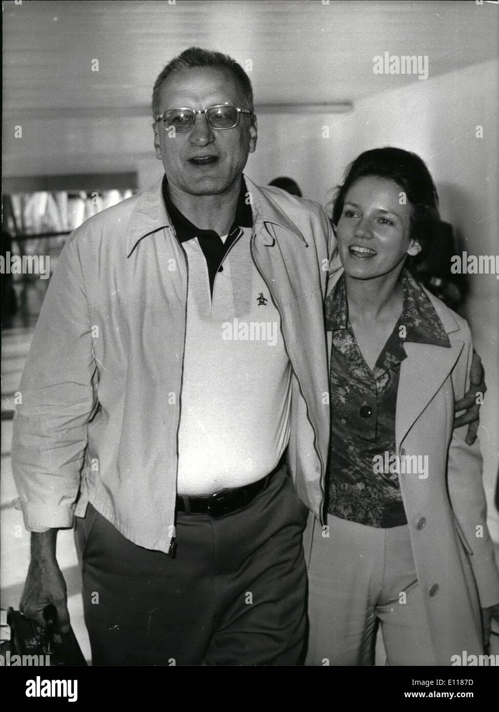 Apr. 04, 1976 - Beauty and the Beast Arrive from Los Angeles. Hollywood ...