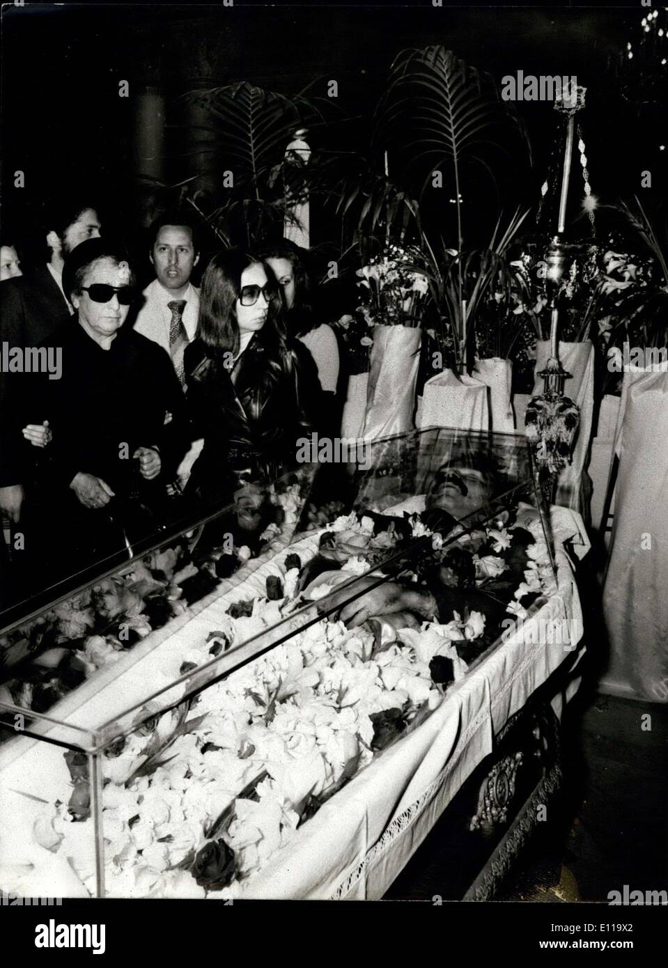 Mother n hi-res stock photography and images - Alamy