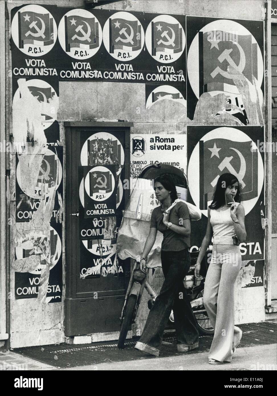 Black and white election posters hi-res stock photography and images ...