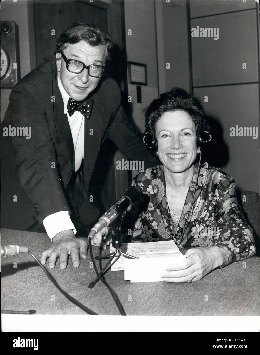 Any questions radio 4 hi-res stock photography and images - Alamy