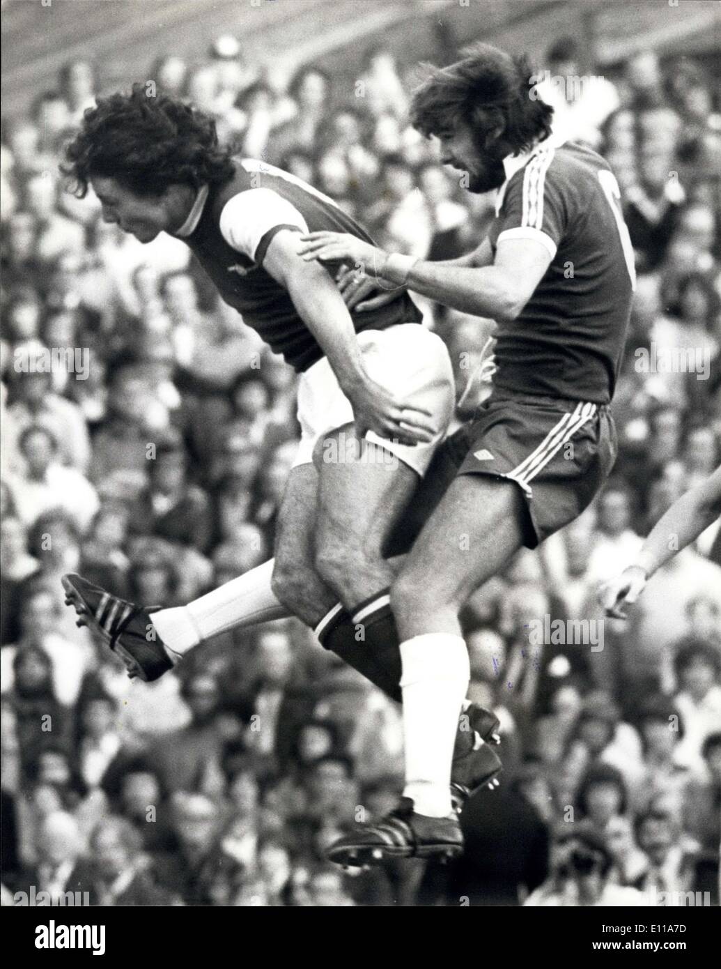 Sep. 18, 1976 - Arsenal versus Everton at Highbury. Photo shows Frank ...