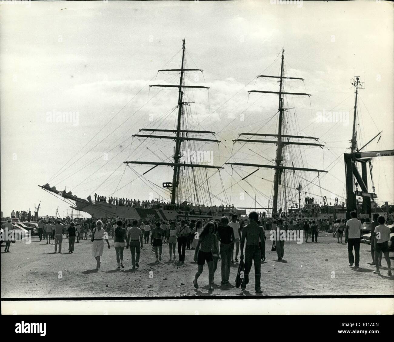 1976 operation sail 76 newport hi-res stock photography and images - Alamy