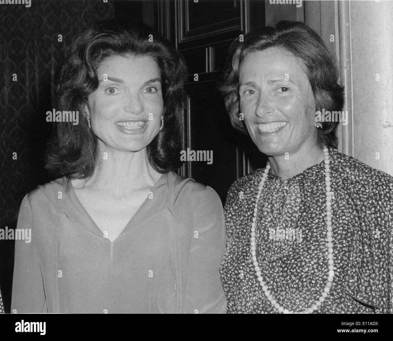 First Lady Jackie Kennedy Onassis with friend Stock Photo - Alamy