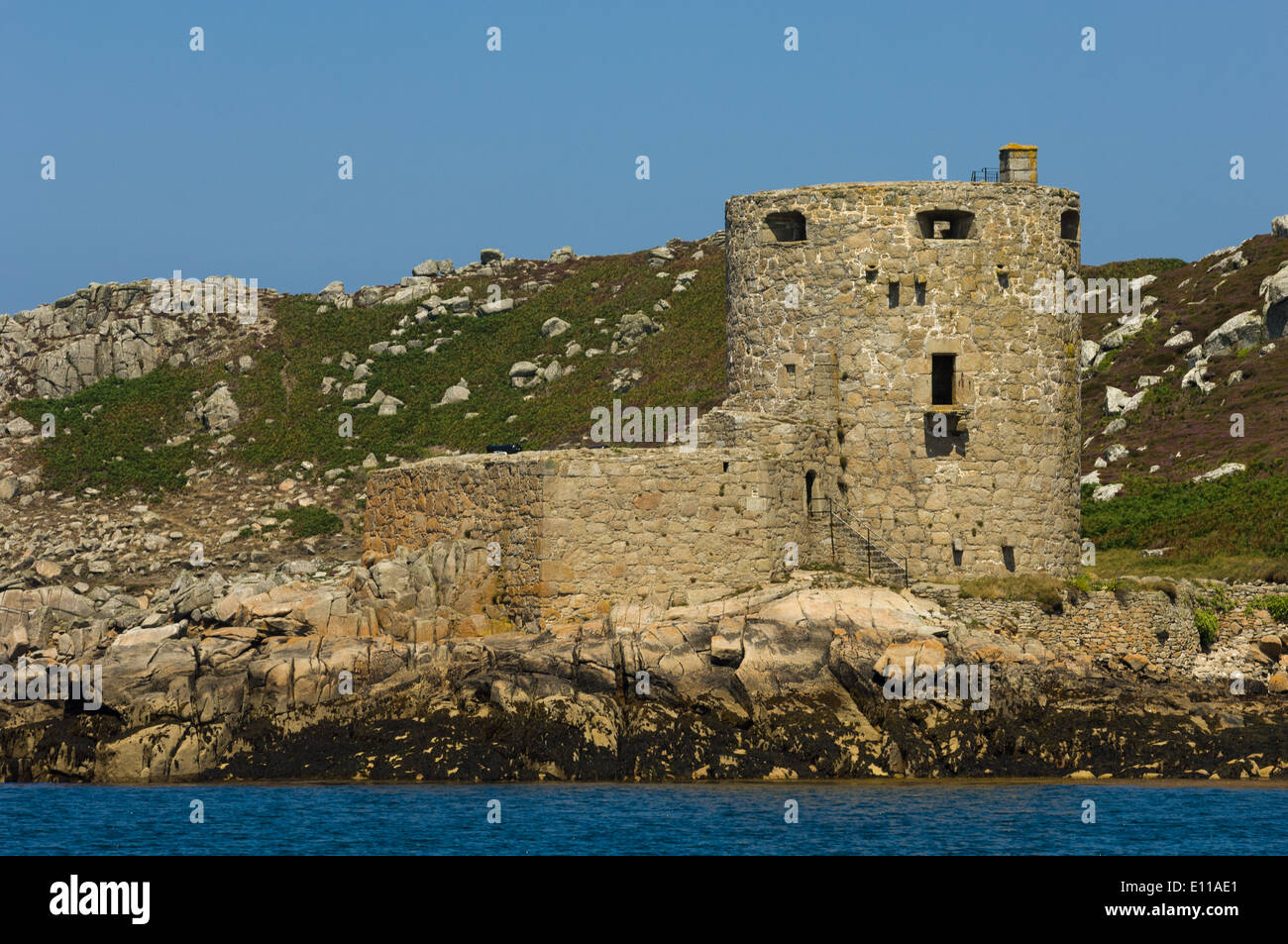 Cromwells castle isles scilly cornwall hi-res stock photography and ...