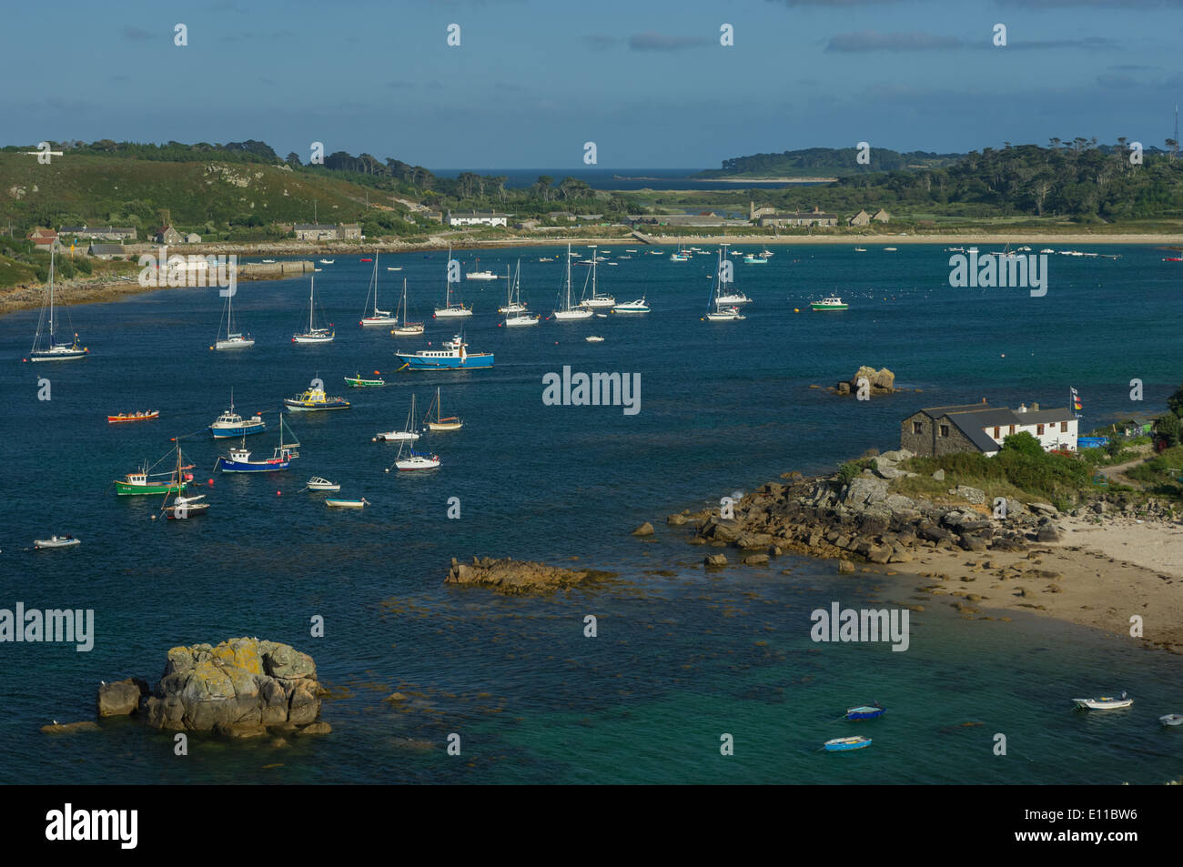 Boats moored in the bay between Tresco Island and Bryher Island, Isles ...