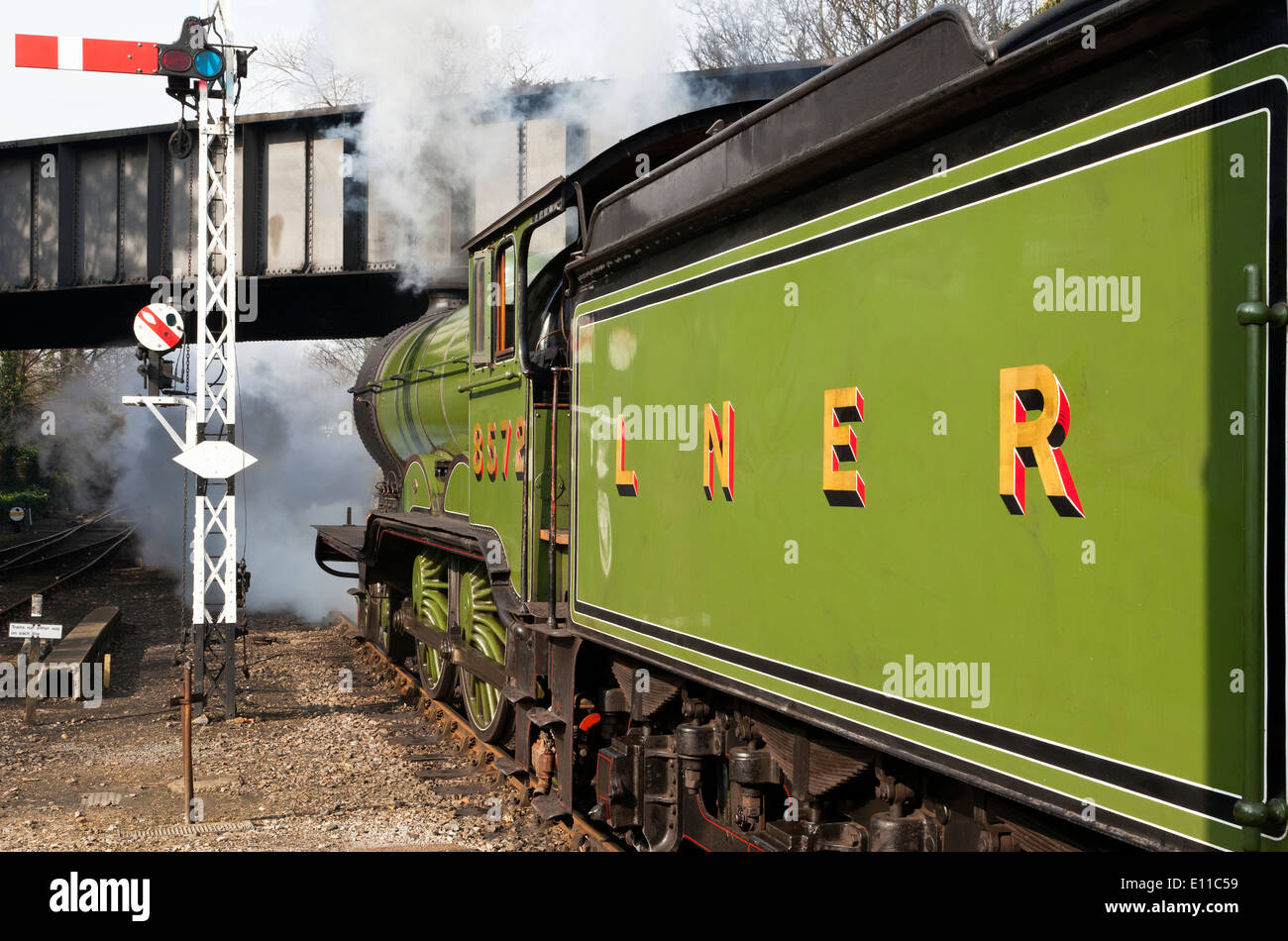Train leaving a station hi-res stock photography and images - Alamy