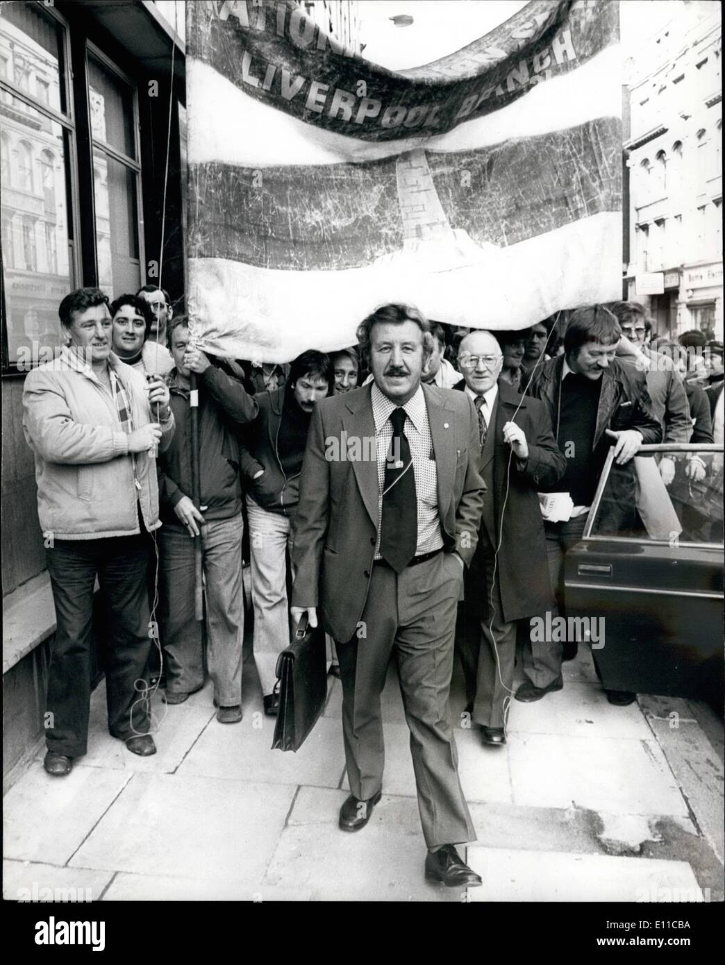 Sep. 09, 1976 - Seamen pay talks photo shows : Jim salter general ...