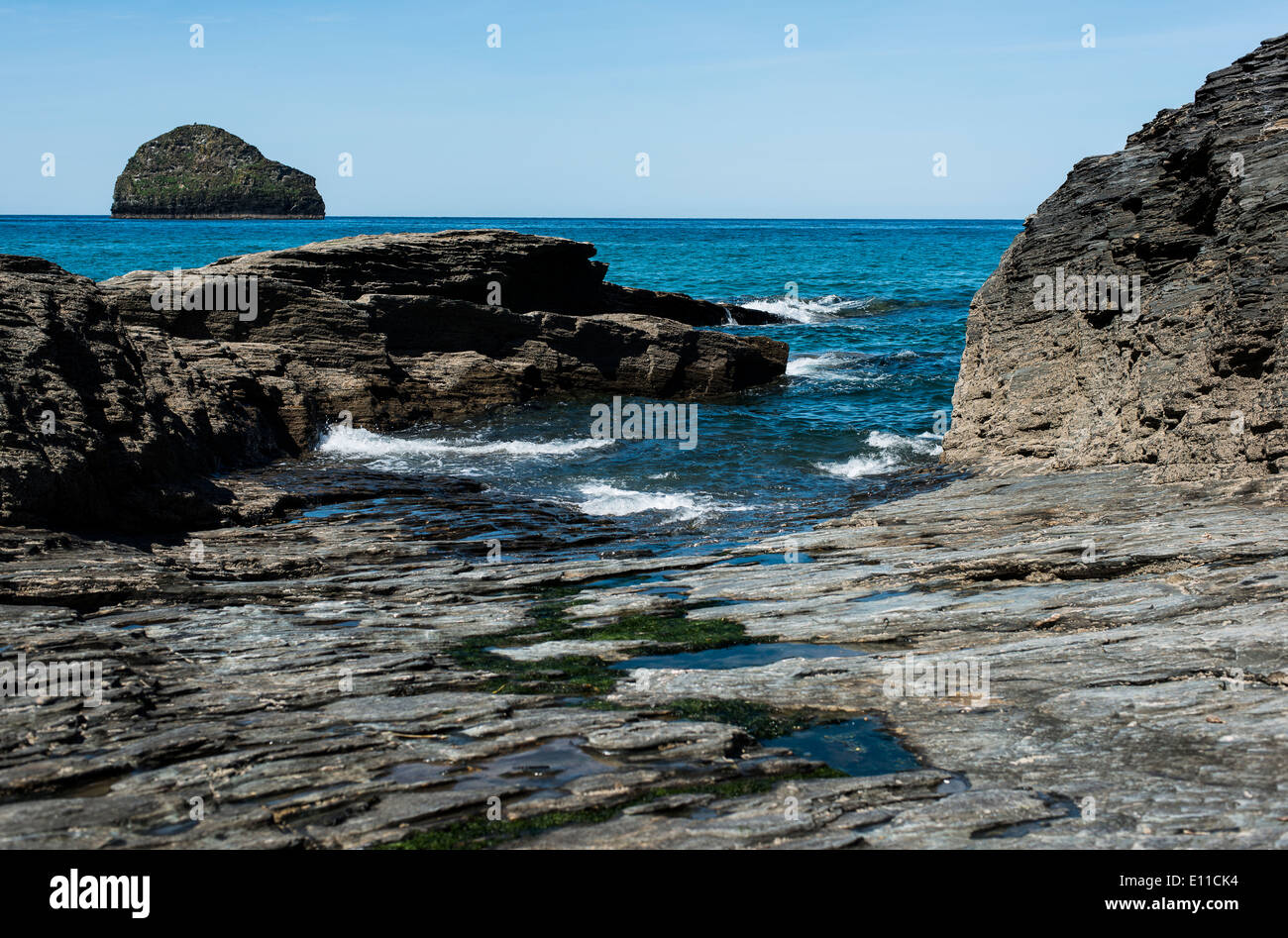 Rocky beach hi-res stock photography and images - Alamy