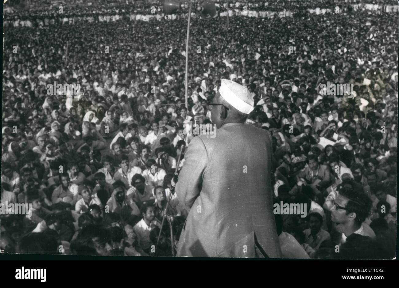 Pe 1977 hi-res stock photography and images - Alamy