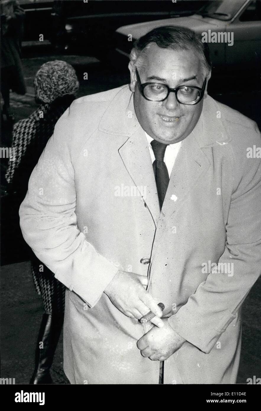 Feb. 02, 1977 - mr Ivor Richards Arrives Back in London - Photo Shows ...