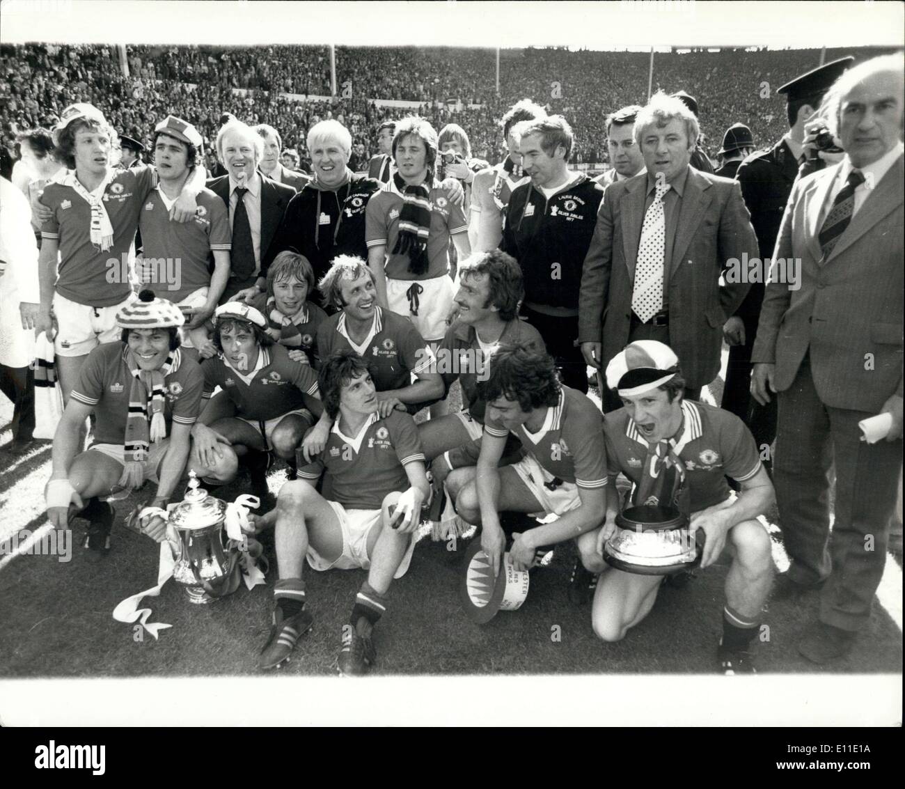 Manchester united liverpool 1977 hi-res stock photography and images ...