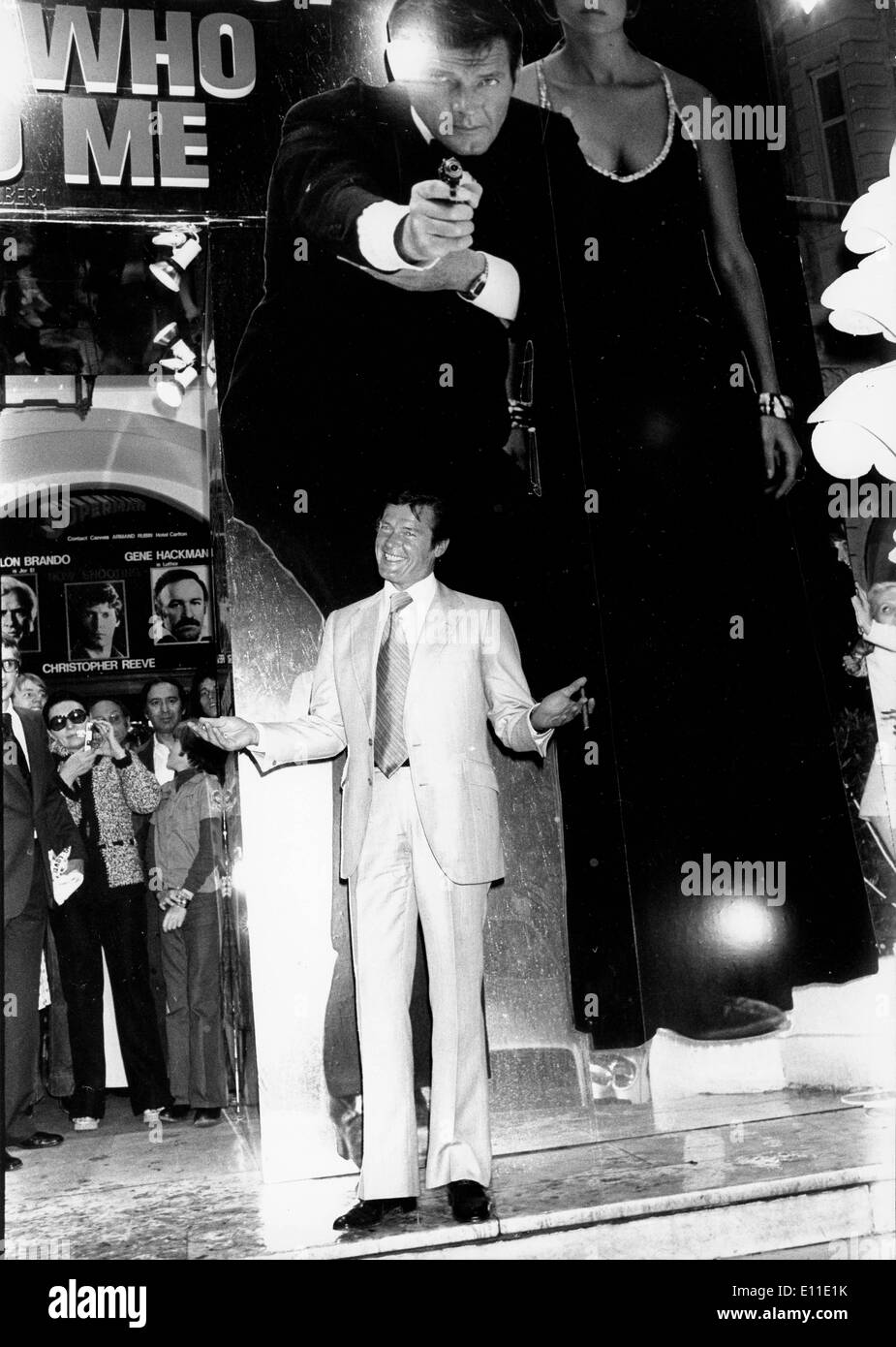 May 23, 1977; Paris, France; Actor ROGER MOORE also known as James Bond ...