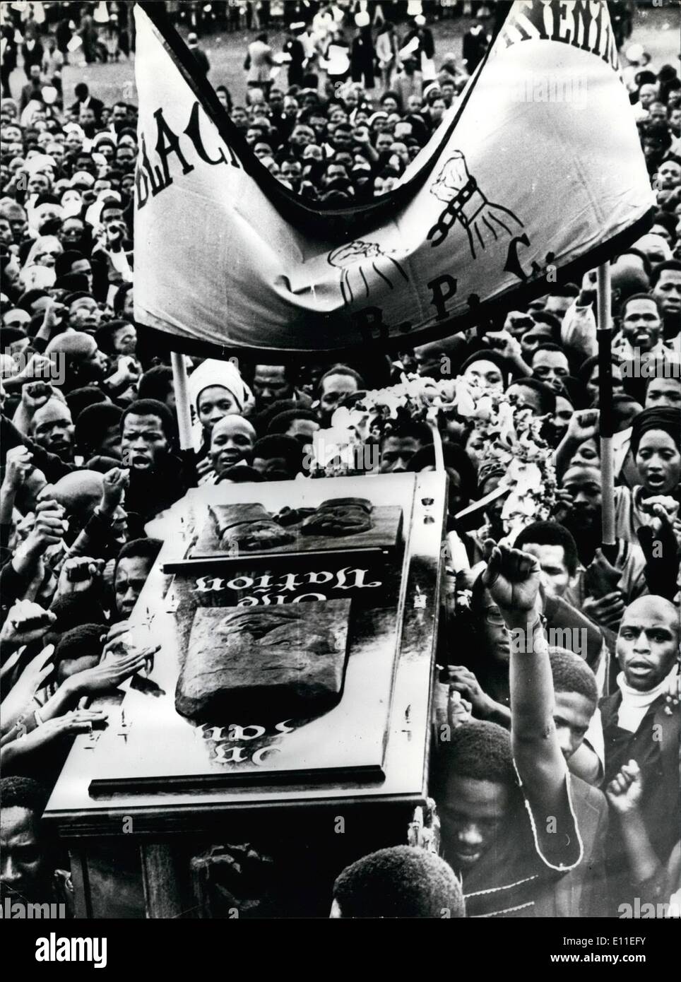 Sep. 09, 1977 - 20,000 ATTEND THE FUNERAL OF BLACK LEADER STEVE BIKO ...