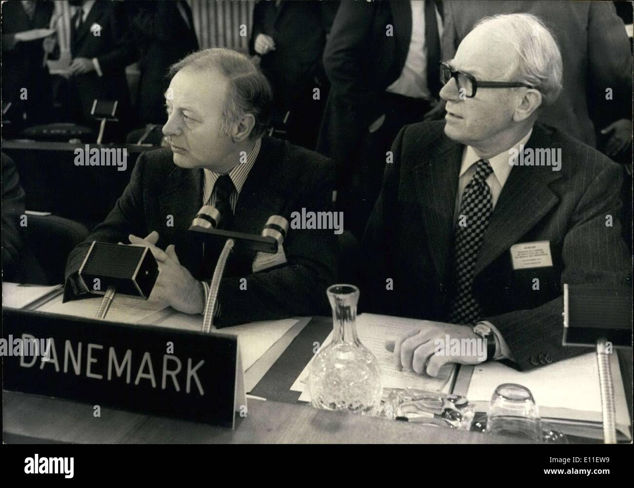 Agency board hi-res stock photography and images - Alamy