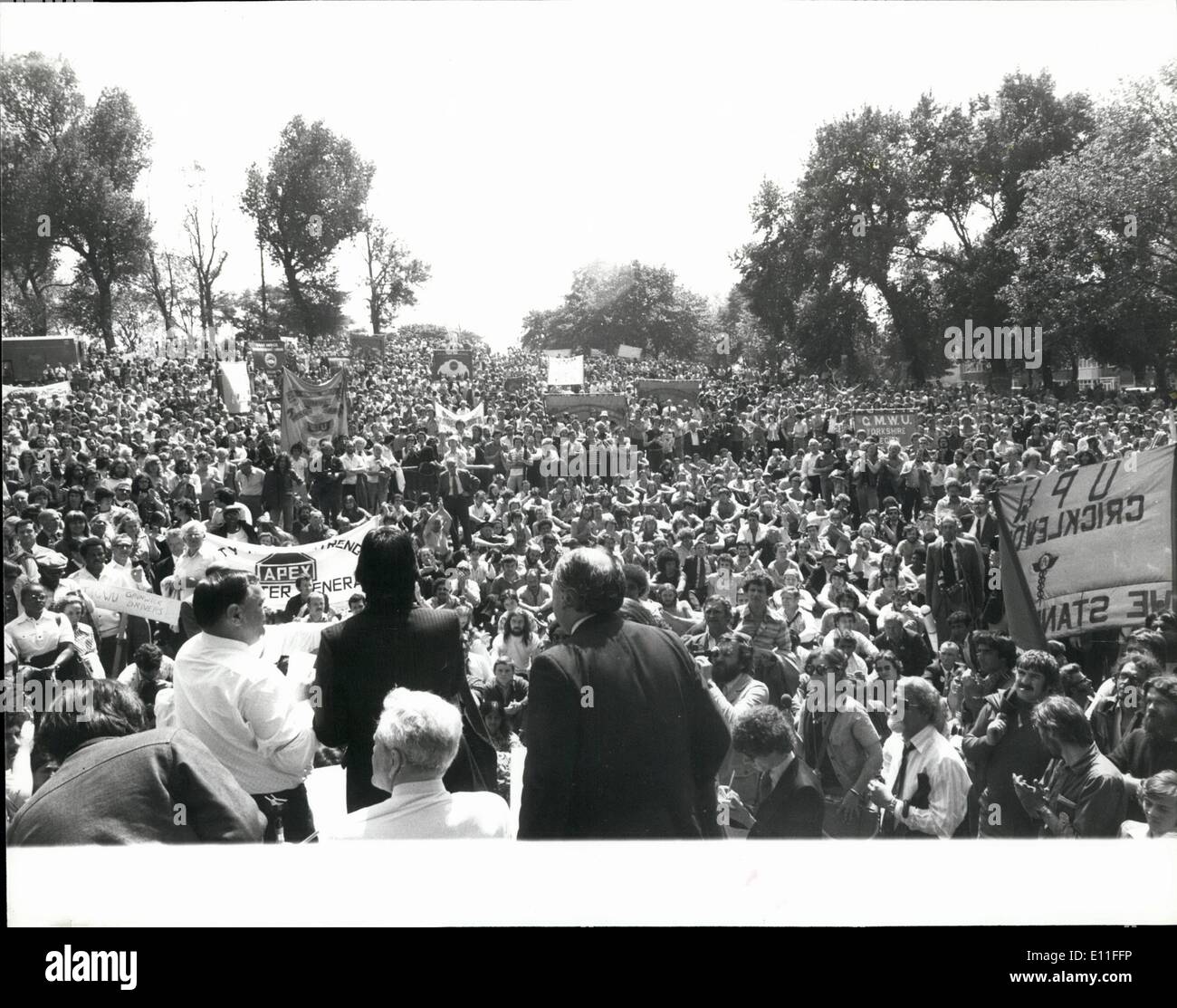 Jul. 07, 1977 - More fighting broke out between Police Pickets during ...