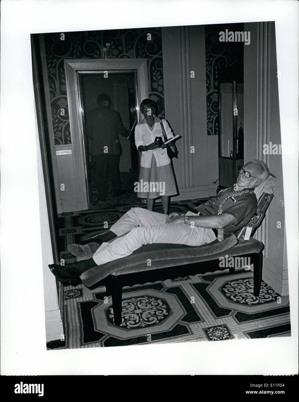 Jul. 07, 1977 - New York Blackout A stranded commuter unable to take ...